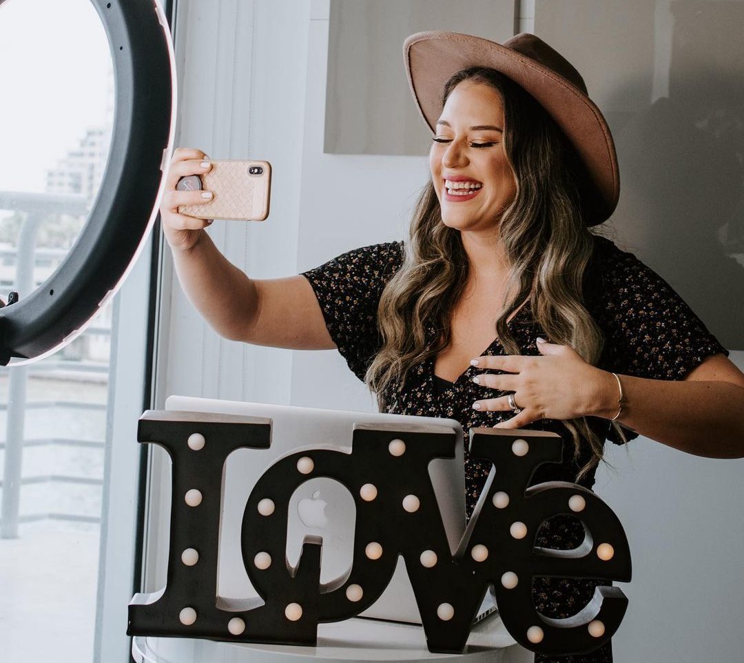 Bonnie Rodriguez Will Teach You How to Look More Photogenic in Your ...